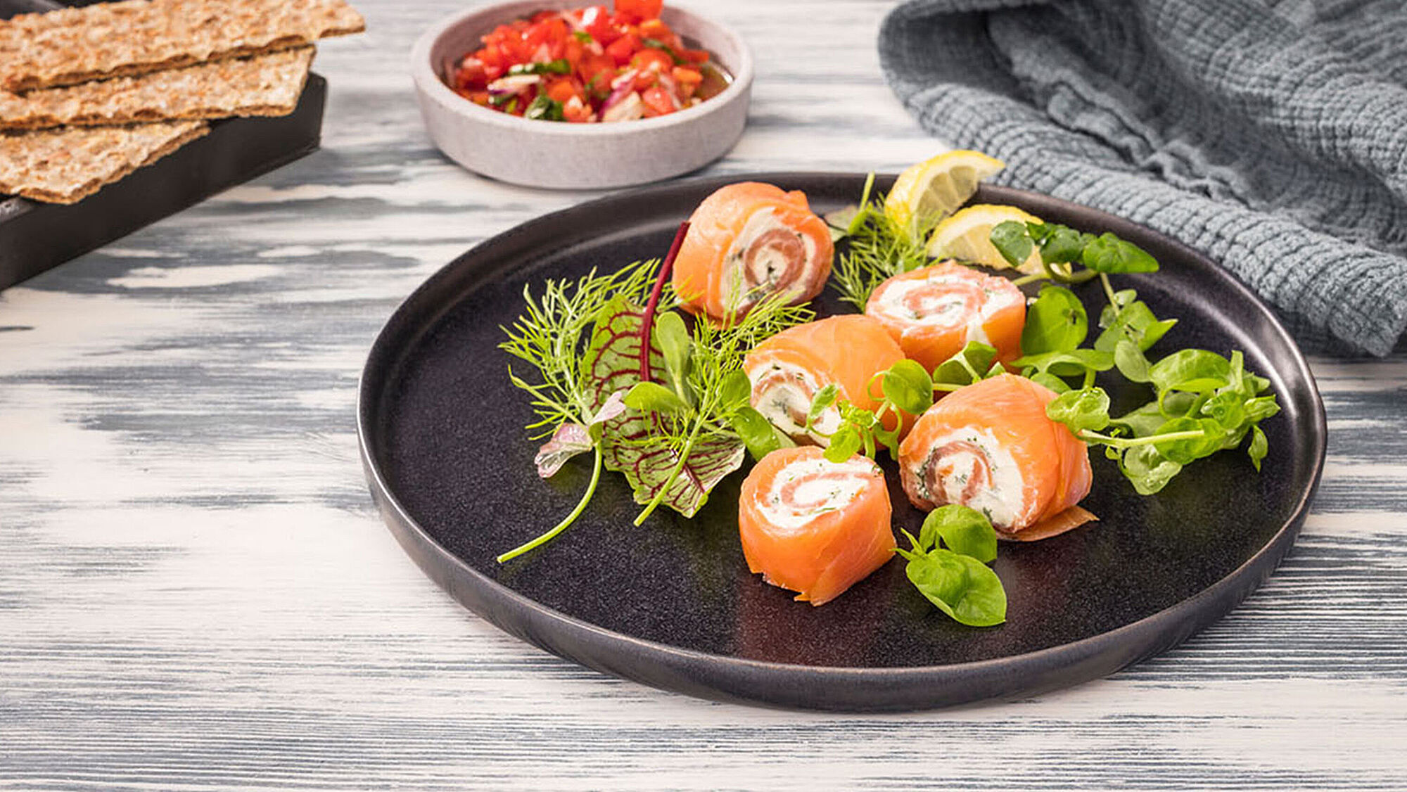 Lachsröllchen Wraps - Gefüllte Lachsröllchen mit Frischkäse